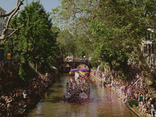 Read all about the life of Princess Beatrix - Holland.com